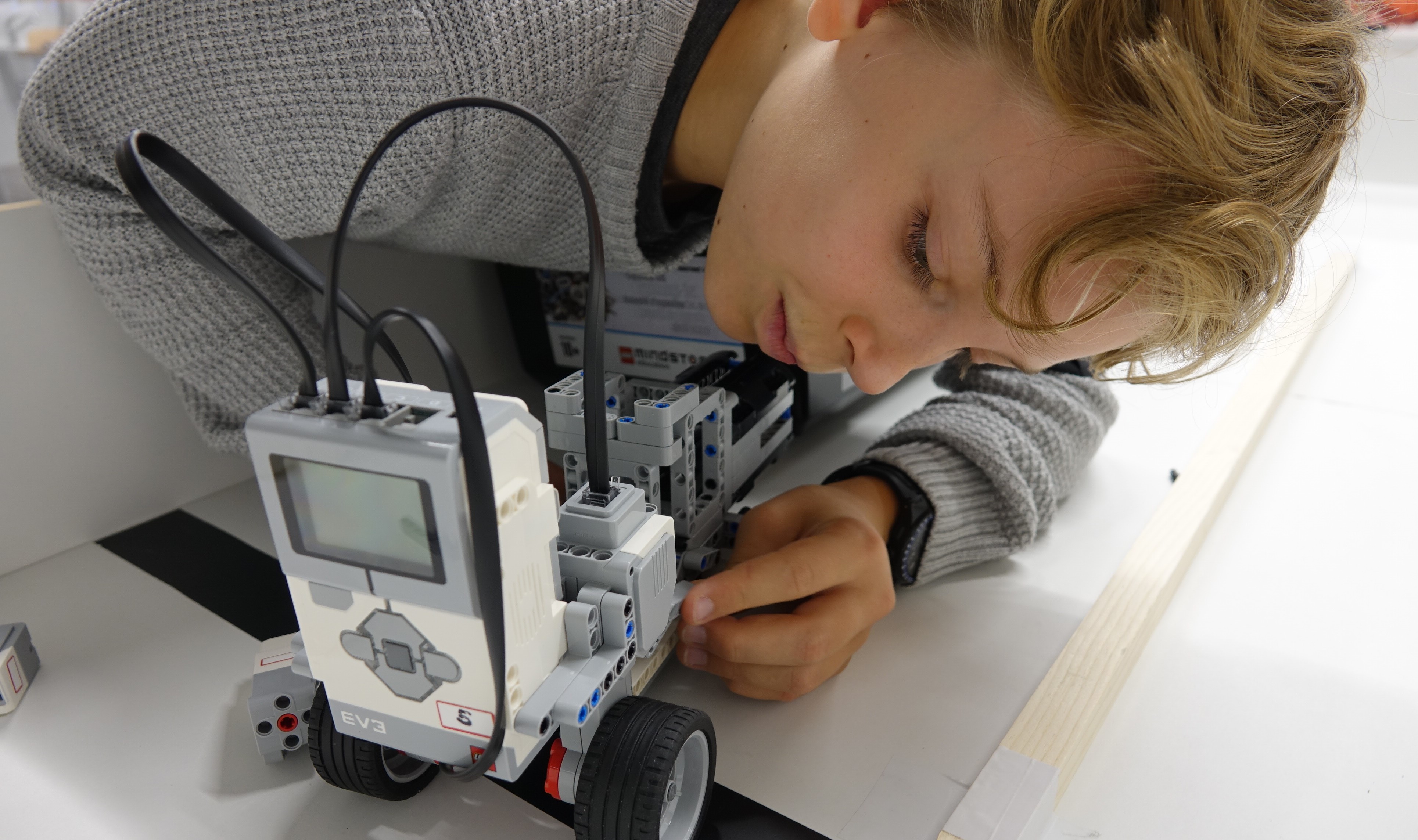 Spielend Roboter programmieren - Tüüfner Poscht